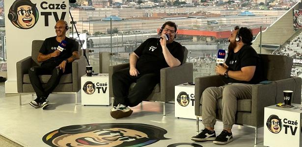 Esquema de segurança e curiosos: Cazé vai a Corinthians x São Paulo