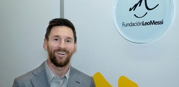 Messi volta a Barcelona para inaugurar hospital que ajudou a construir