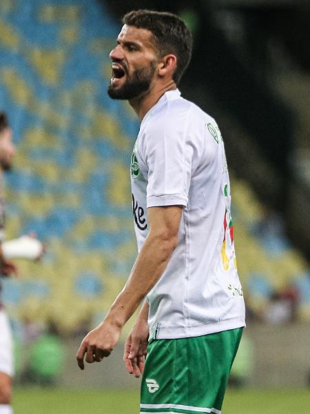 Jadson, do Juventude, se emociona ao falar de tragédia do RS