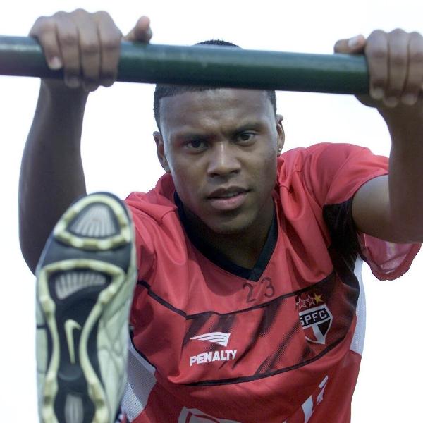 Júlio Baptista brilhou na única final da seleção contra Messi, mas não ...