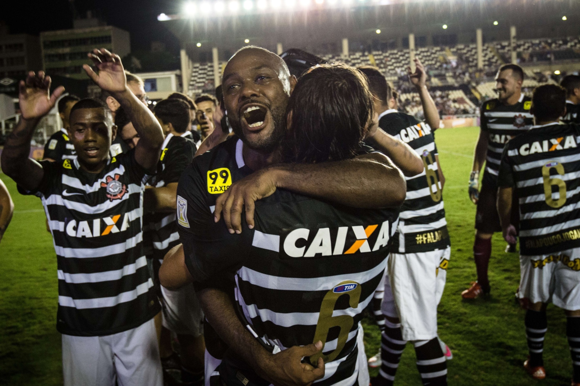 A festa do Corinthians com o título brasileiro - Notícias - BOL