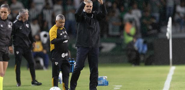 São Paulo ganhou apesar de Crespo errar ao colocar reservas, diz Renan