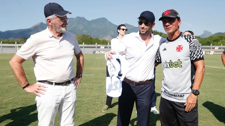 Vasco e 777: 1º dia tem visitas, fé em virada na semi e Nenê porta-voz