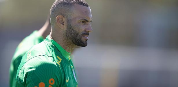 Weverton curte titularidade na seleção e põe em prática aprendizado do ...
