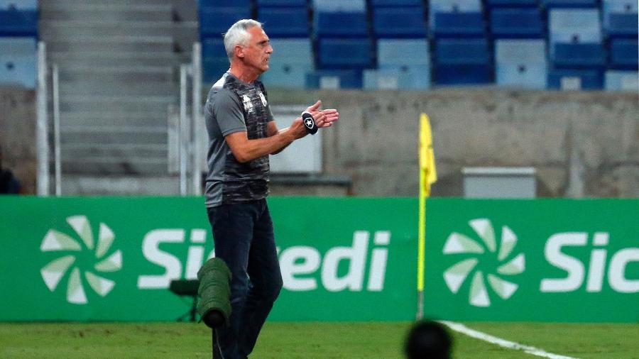 Influência de Didi e paixão pela torcida: Lecaros é apresentado no ...