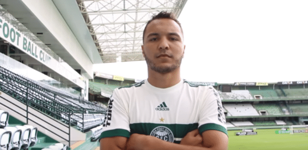 Coritiba anuncia chegada do zagueiro Alex Alves, que estava no Goiás ...