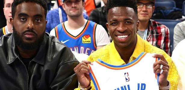 Vinicius Junior acompanha jogo da NBA entre Thunder e Clippers