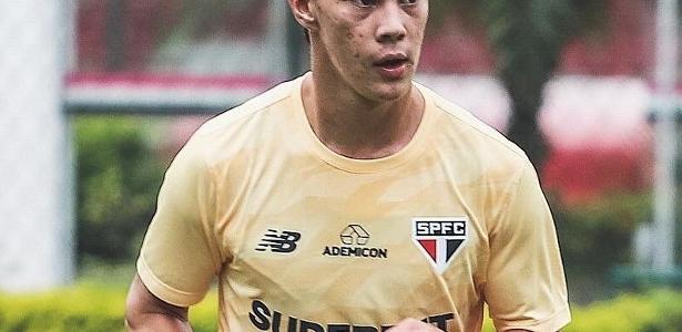 As decisões do São Paulo que fizeram Carpini chamar lateral de 16 anos