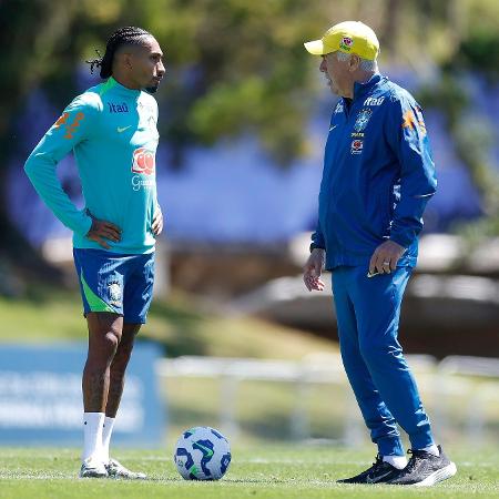Ancelotti faz testes na seleção em treino antes de ir à Bolívia