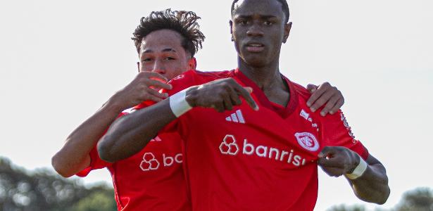 Inter: Futuro camisa 9? Artilheiro de 16 anos e 1,92m encanta