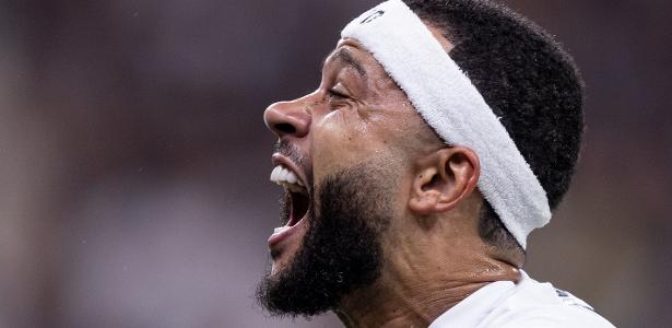 A bomba relógio nas mãos de Memphis Depay