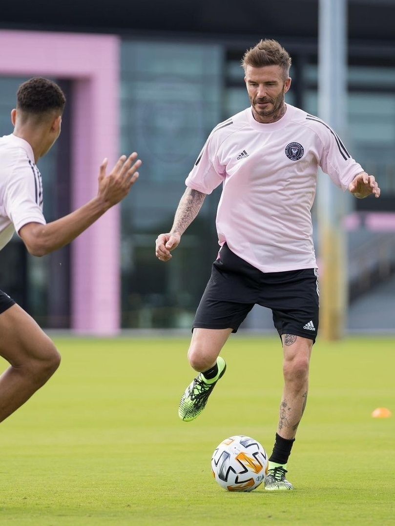 Fotos De David Beckham Jogando Futebol