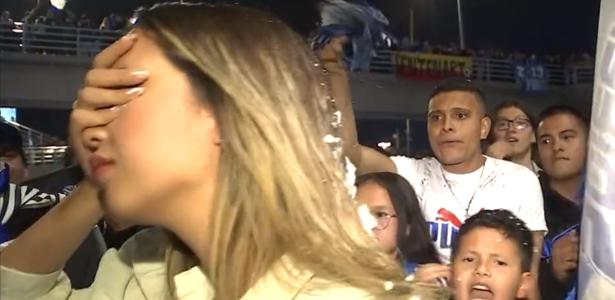 Jornalista tem celular roubado e se desespera durante festa de título