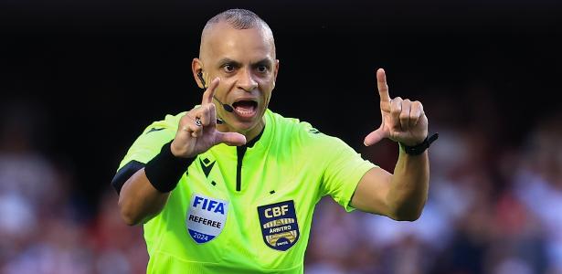 Ana Paula: 'Arbitragem brasileira é muito valorizada na Copa'