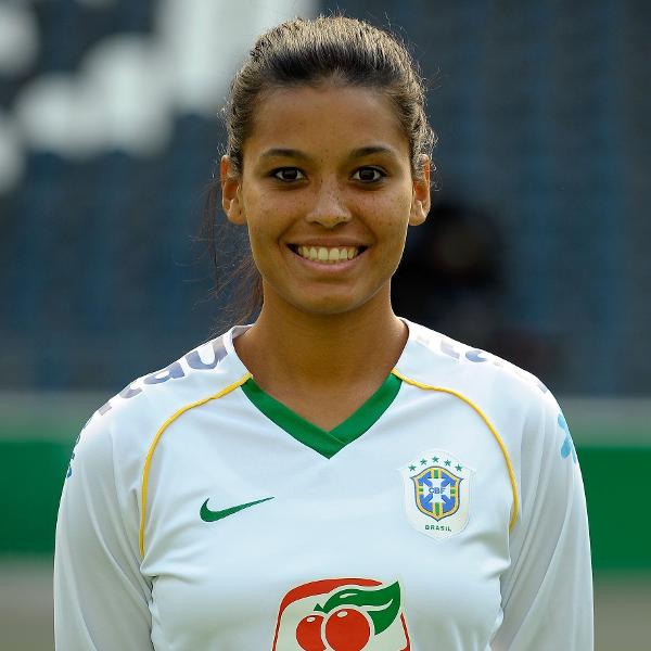 Alline Calandrini quase desistiu até parar no portão da Granja Comary