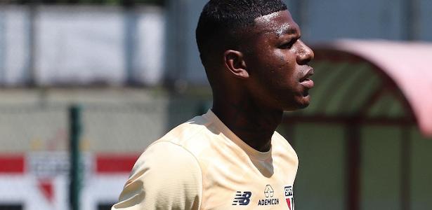 SPFC: Arboleda é flagrado em boate com colega de seleção de 16 anos