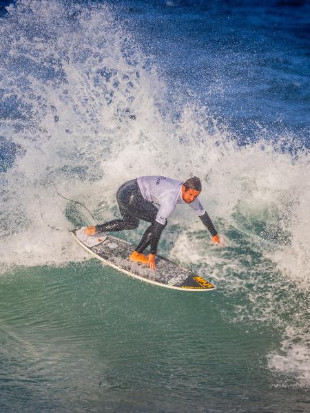 Surfe: Igor Moraes busca elite apoiado por projeto contra fake news