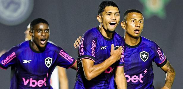 Botafogo usa reservas e bate Portuguesa em jogo com dez cartões no Carioca