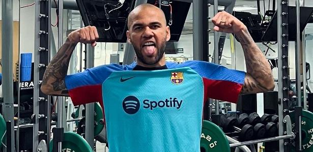 Daniel Alves na Copa é tapa na cara do futuro da seleção brasileira