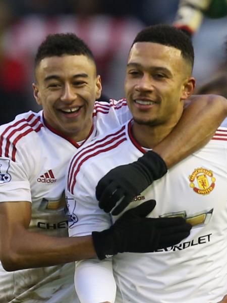 Estrutura pesa, e Corinthians vence holandeses por Lingard