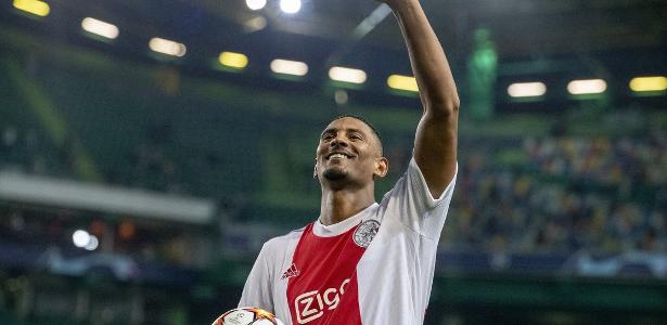 Artilheiro da Champions, Haller marcou mais gols que 18 times