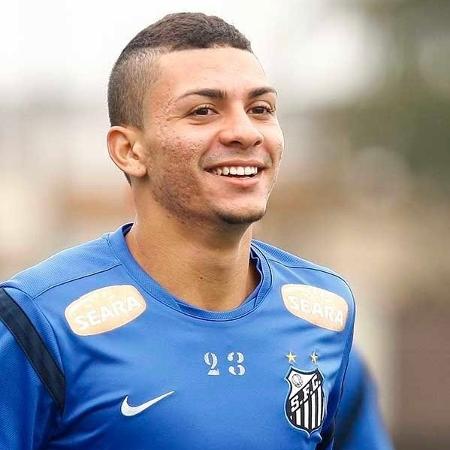 Alison anuncia sua aposentadoria um mês após acertar com o Criciúma