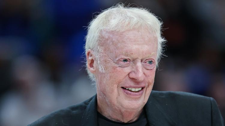 LeBron: Quem é o homem que não pegou celular para filmar recorde