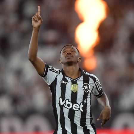 Botafogo vence o Bahia e entra no G4 do Brasileirão