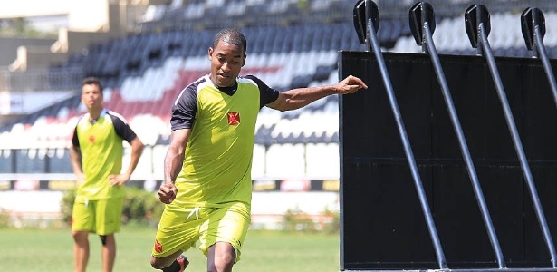 Vasco inicia a semana com Edmilson, Rodrigo e Pedro Ken em campo - 05/05/2014 - UOL Esporte