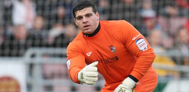 Goleiro inglês deixa futebol para virar lutador do WWE nos Estados ...