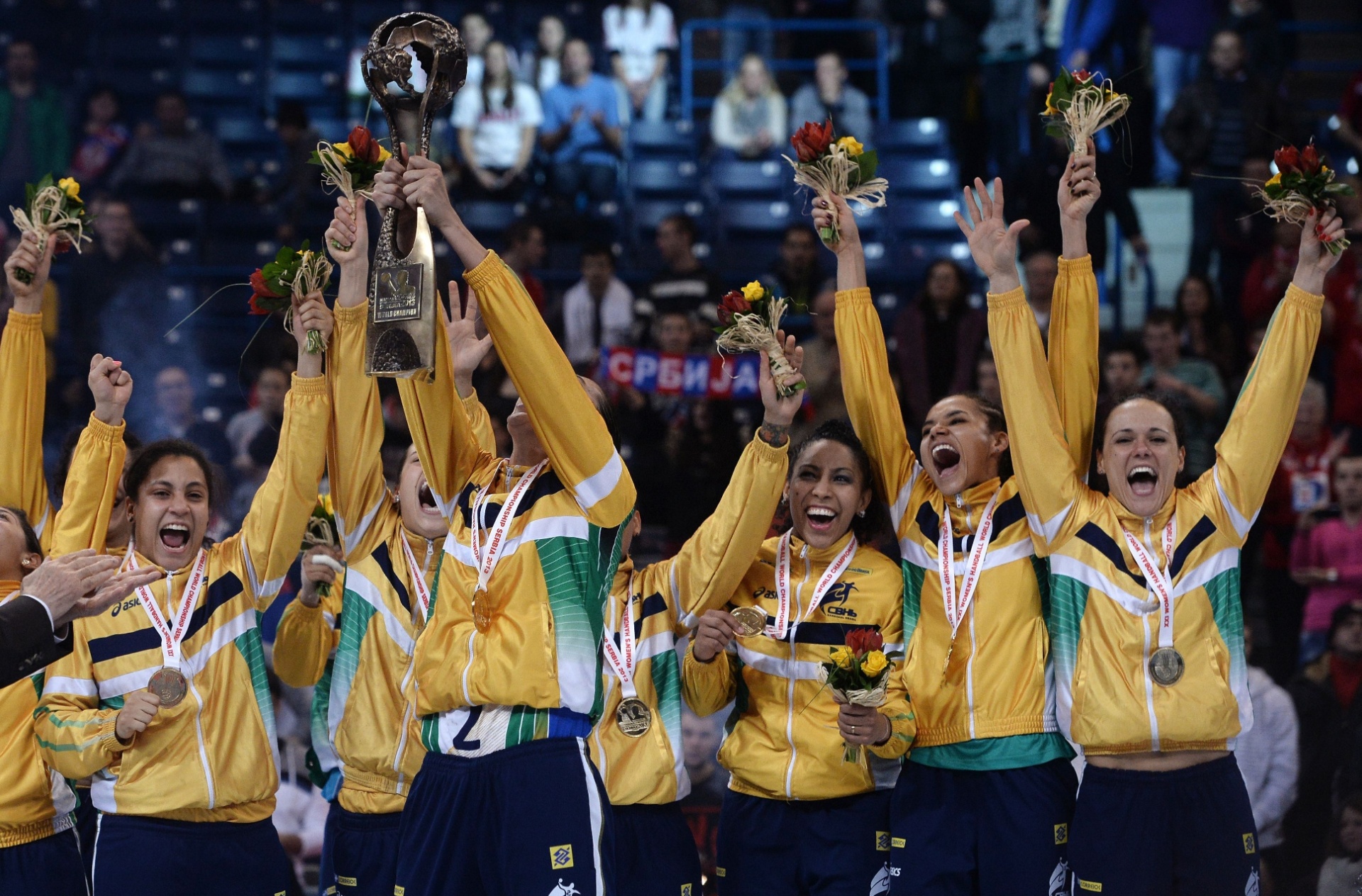 Brasil fatura histórico título mundial no handebol e cala caldeirão ...