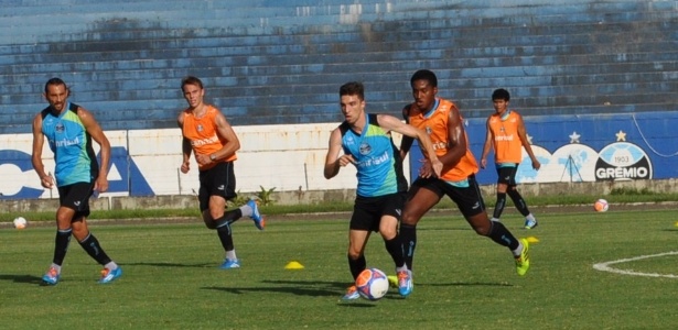 Enderson desfaz mistério e monta time do Grêmio com Deretti e Werley ...