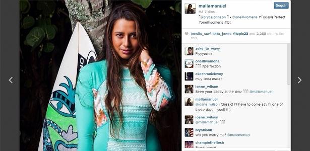 Malia Manuel eleva clima de fio-dental preto e explana corpaço