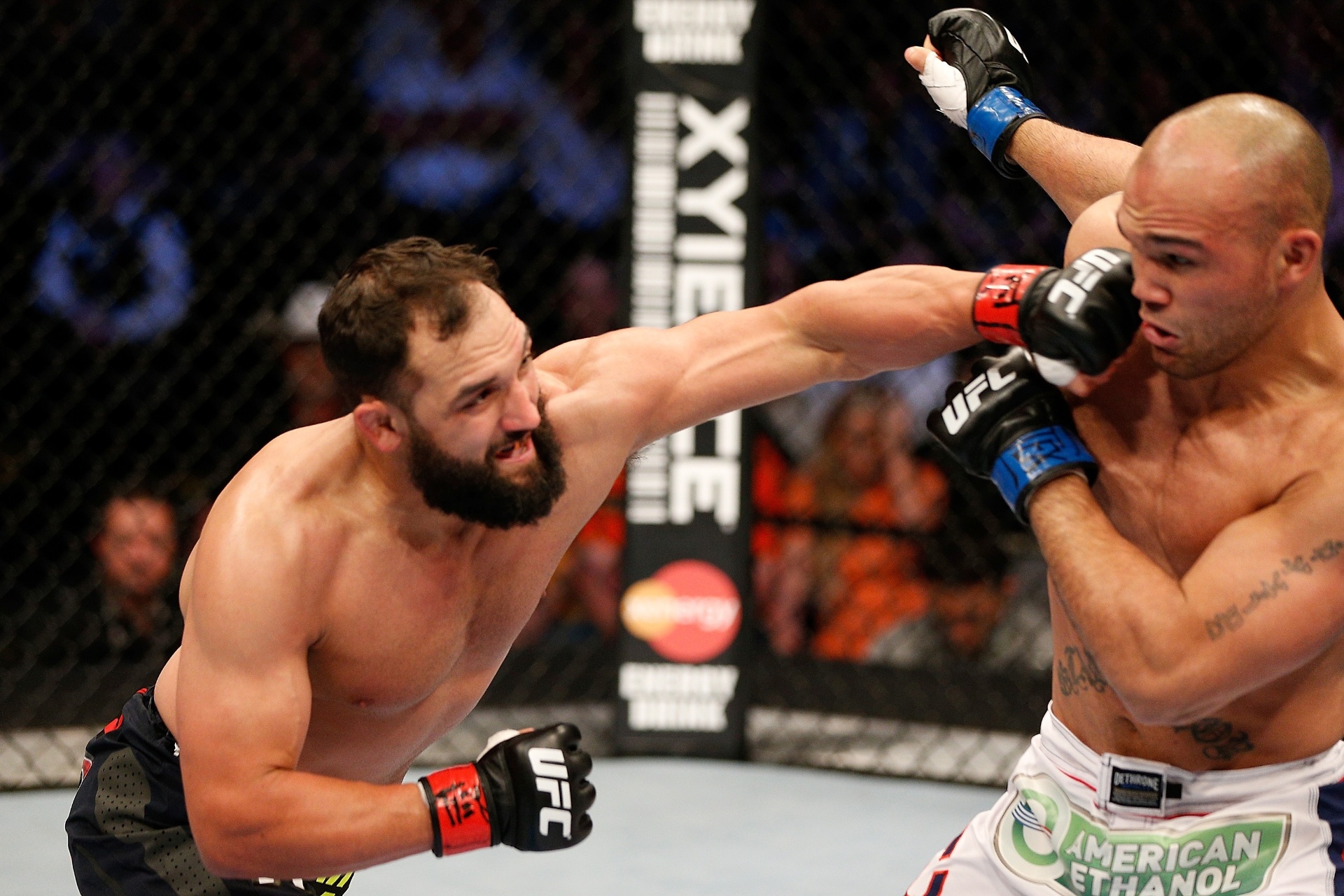 Johny Hendricks vence Robbie Lawler e é o novo campeão meio-médio do ...