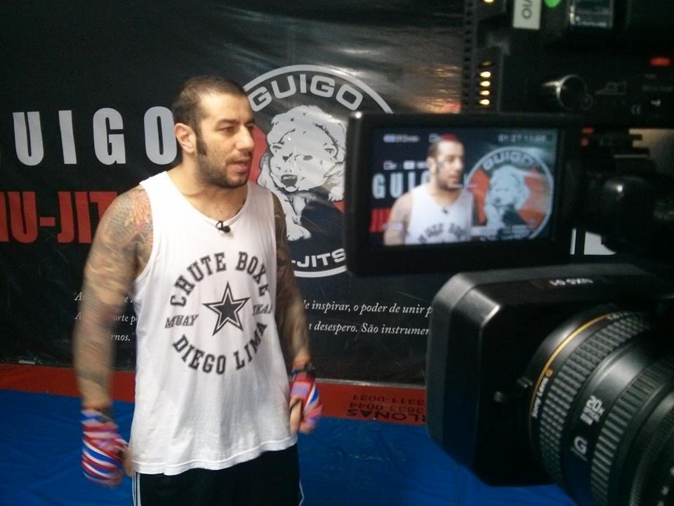 Vocalista do CPM 22 perde 10 kg com ajuda de lutador brasileiro do UFC ...