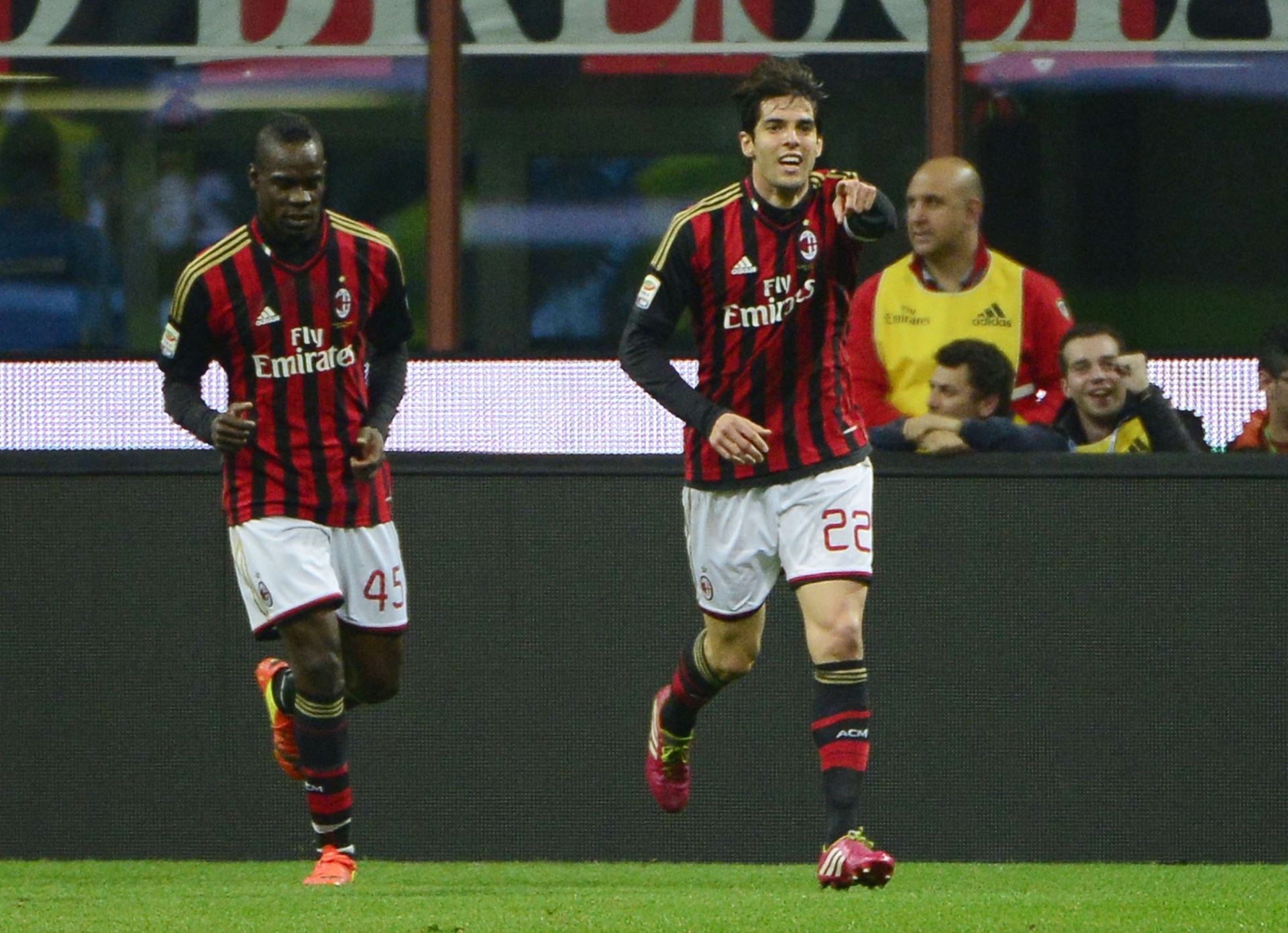 Kaká brilha em dia de festa e dá vitória ao Milan no seu jogo 300 - 29 ...