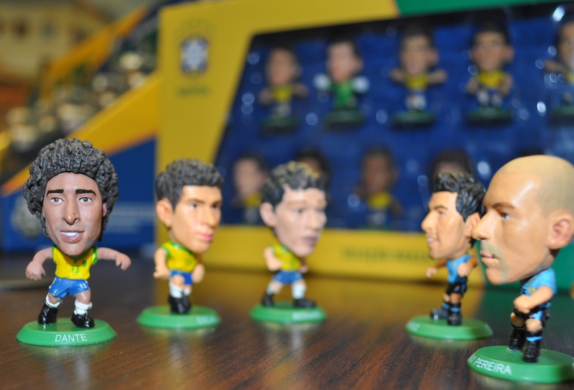 Fotos: Jogadores em miniatura comercializados para Copa do Mundo - 05 ...