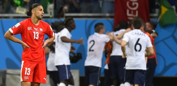 PSG pode pagar 25 milhões de euros por lateral do Wolfsburg, diz ...