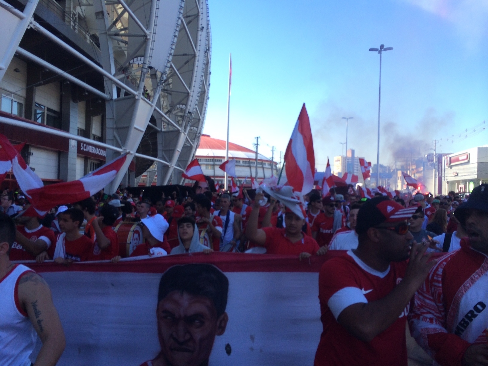 Torcida do Inter faz romaria por Fernandão e viúva se emociona no Beira ...