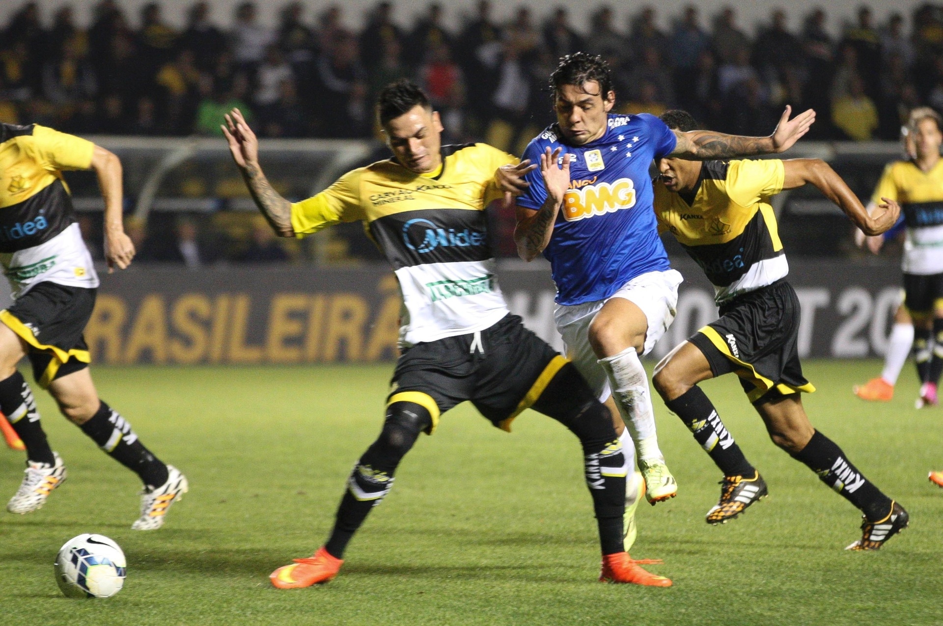 Presidente do Cruzeiro rebate Aidar e nega atraso em pagamentos - 15/08 ...