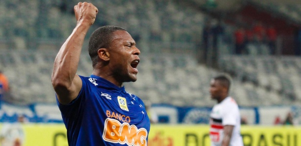 J. Baptista frustra expectativas e segue como 'reserva de Luxo' no ...