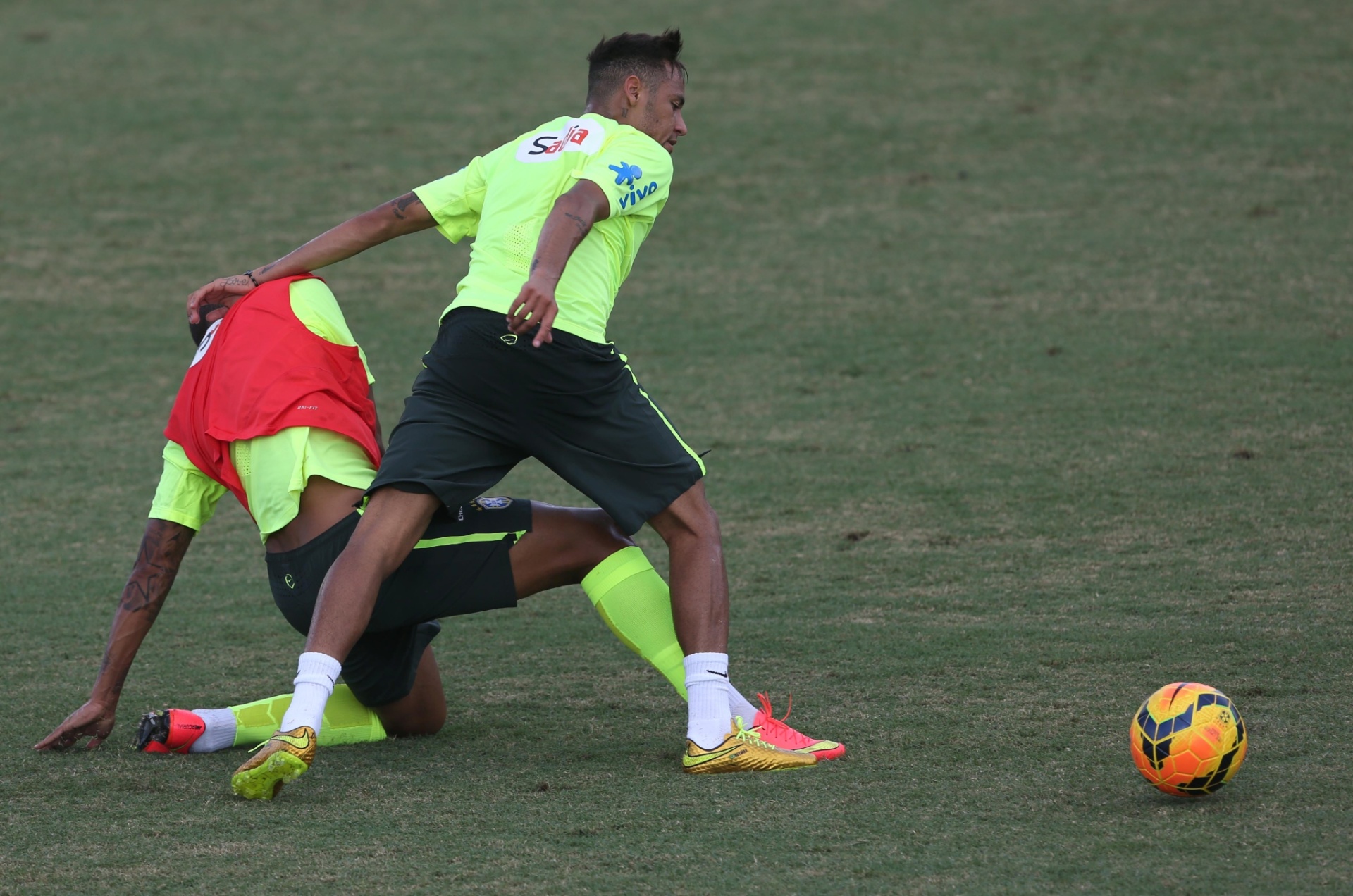 Primeiro treino de Dunga na seleção tem cinco titulares da Copa do ...