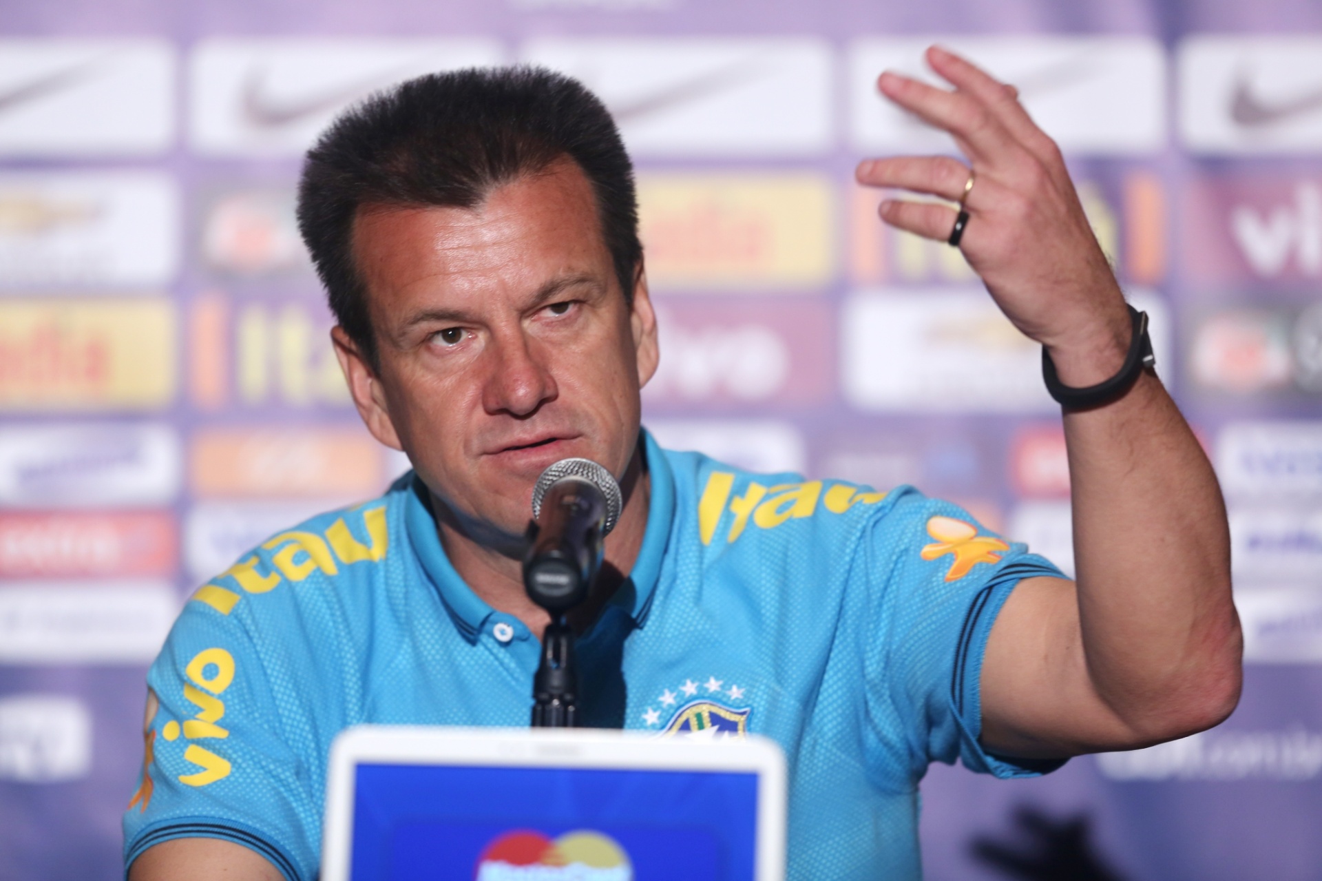 Dunga confirma Neymar como novo capitão da seleção brasileira - 04/09 ...