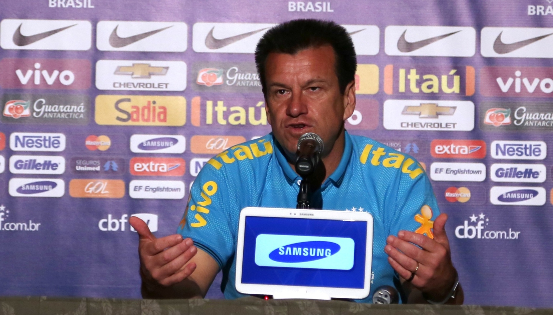 Dunga confirma Neymar como novo capitão da seleção brasileira - 04/09 ...