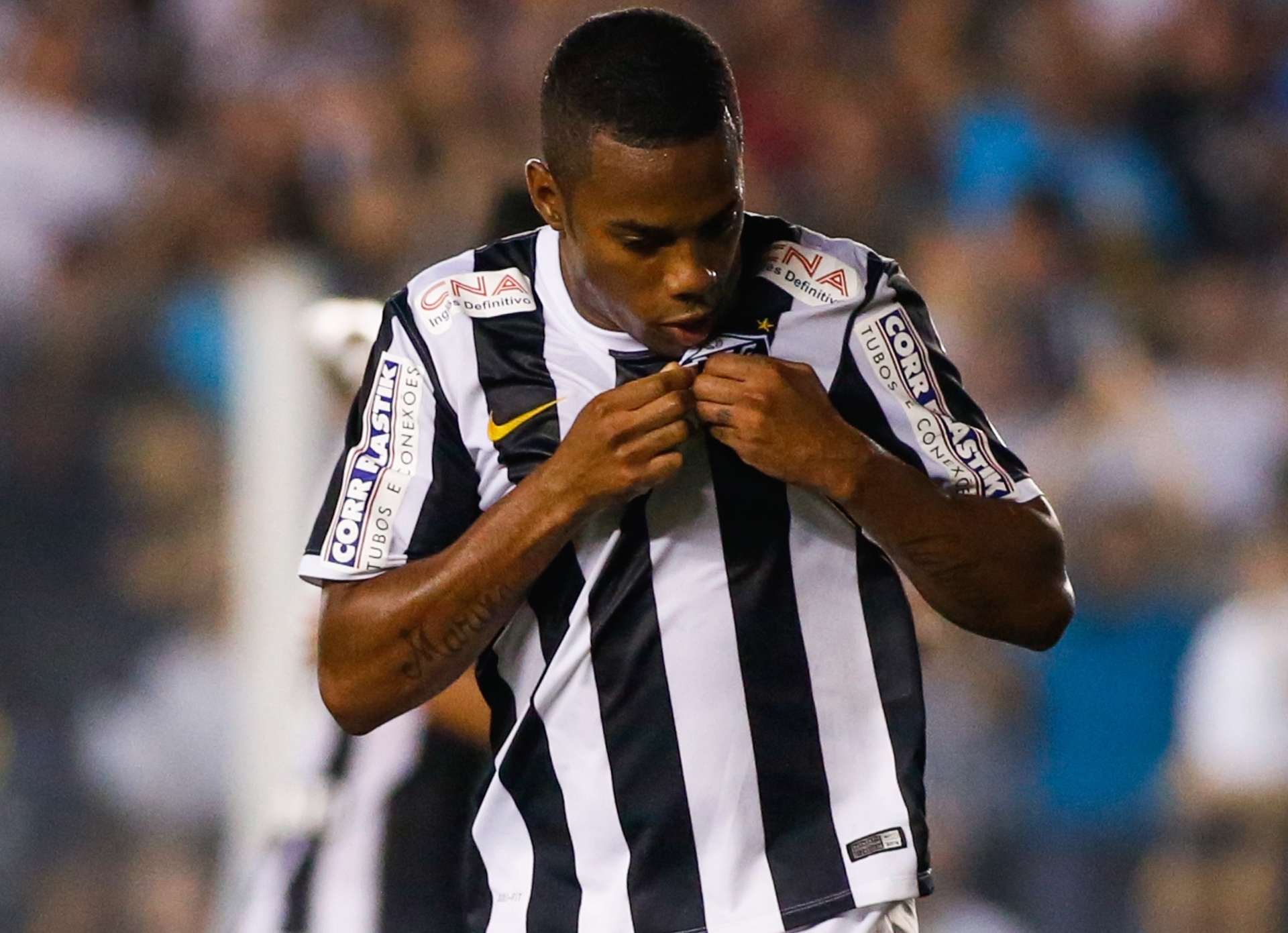 Após seleção, Robinho celebra bom futebol pelo Santos e gol de ...