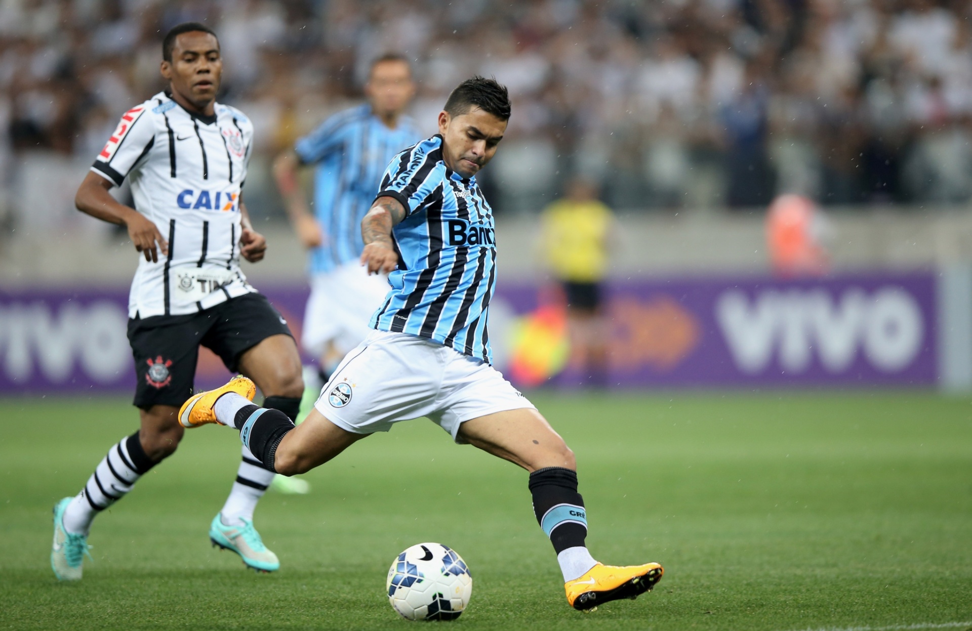 Fotos: Momentos do atacante Dudu - 09/01/2015 - UOL Esporte