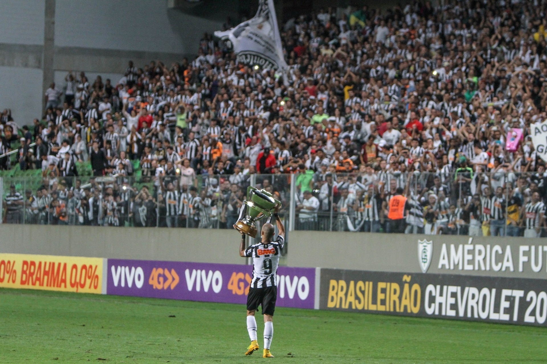 Kalil celebra volta ao papel de torcedor para poder "chamar Levir de ...