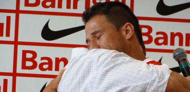 Índio confirma aposentadoria, chora no adeus e vira embaixador do Inter ...