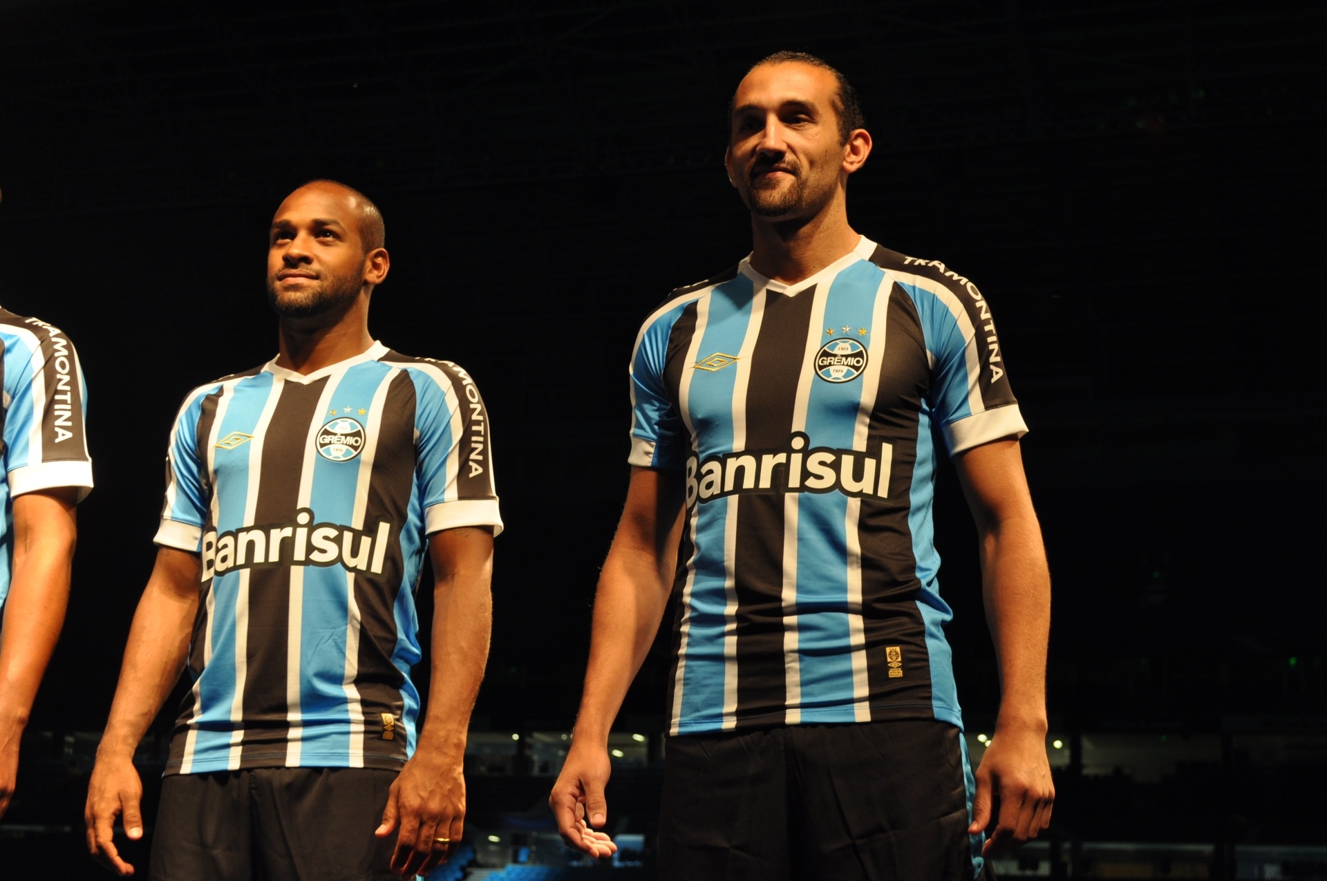 Grêmio lança novo uniforme com festa, atletas e 'clima de jogo' na ...