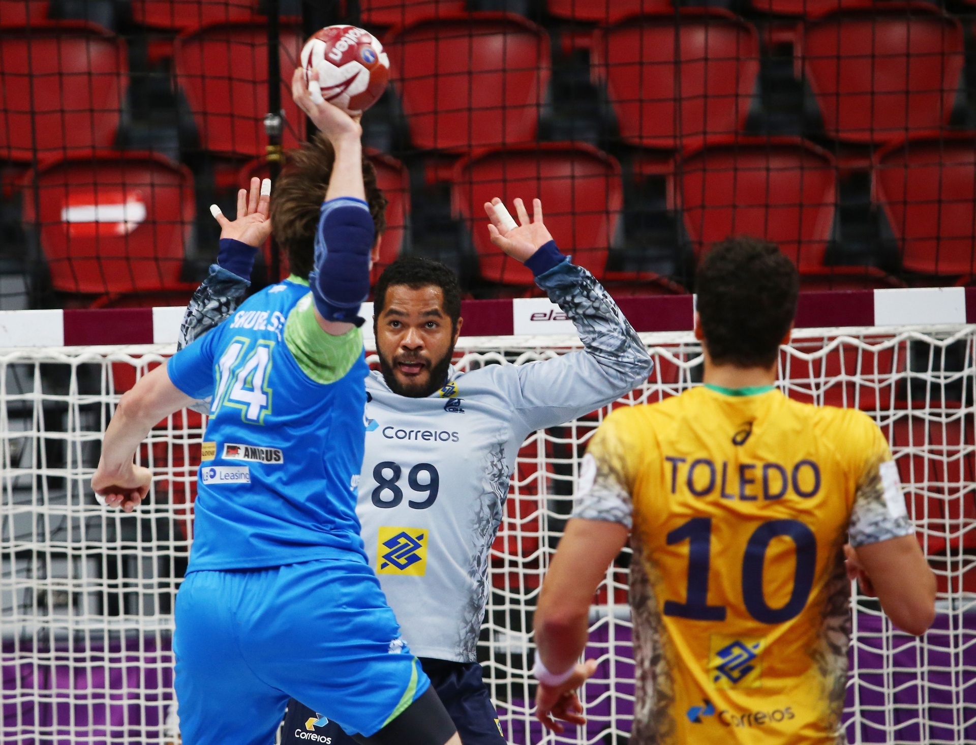 Artilheiro do Mundial faz a diferença e Brasil perde a terceira - 21/01 ...